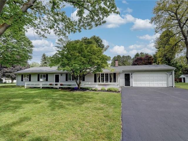 24 Cullens Run, Pittsford, NY 14534