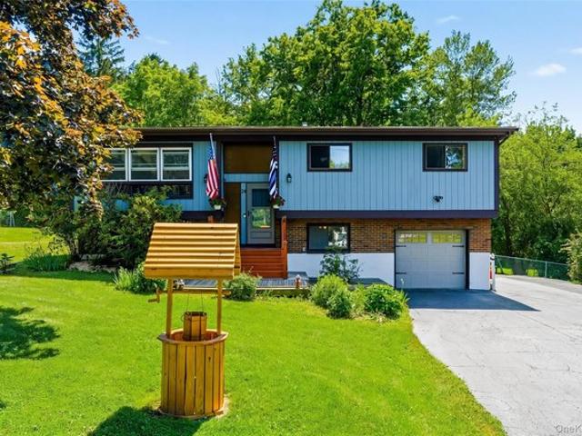 24 Dennis Dr, New Hampton, NY 10958