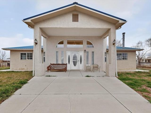 24 Della Rd, Los Lunas, NM 87031
