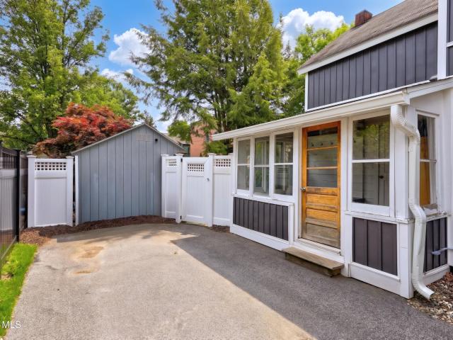 24 Diamond Place