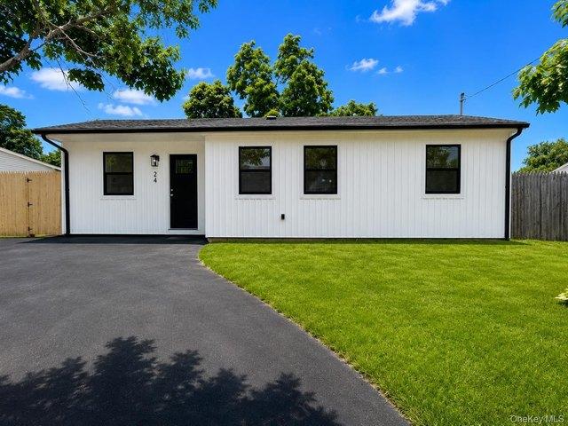 24 E Cherry St, Central Islip, NY 11722