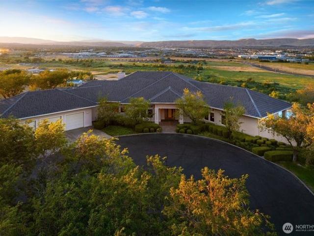 24 Eagle Crest Dr, Union Gap, WA 98903