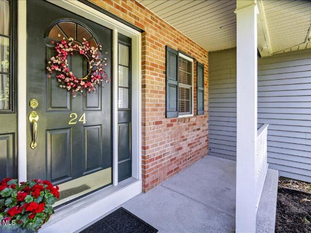 24 East Ridge