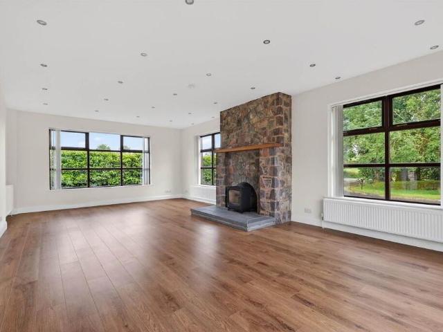 24 Edentrillick Road, Hillsborough, BT26 6PG