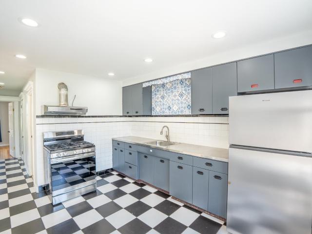 24 Edwards Ct # 1
