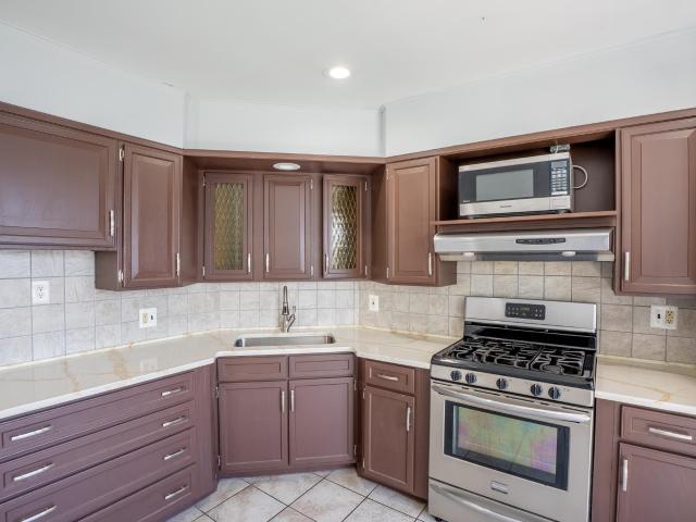 24 Edwards Ct # 2
