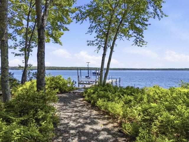24 Emerald Point Dr, Frye Island, ME 04071