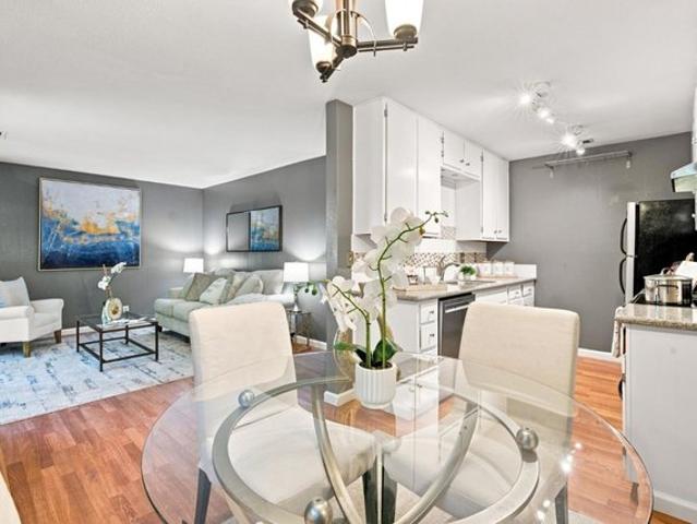 24 Emery Bay Dr, Emeryville, CA 94608