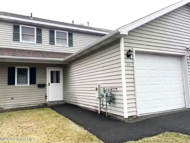 24 Esplande Street, Bethlehem, NY 12158