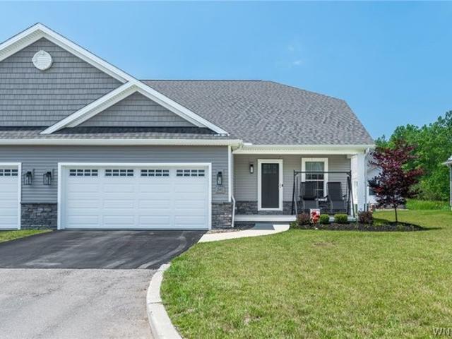 24 Essex Woods Ln Unit C, Amherst, NY 14428