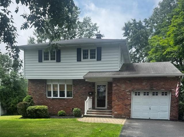 24 Fairview Ln, Orangeburg, NY 10962