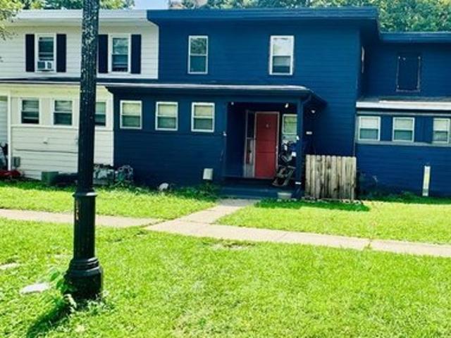 24 Falcon Ln, Greenhills, OH 45218