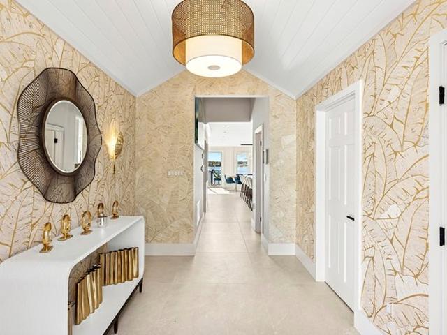 24 Far Pond Rd, Southampton, NY 11968