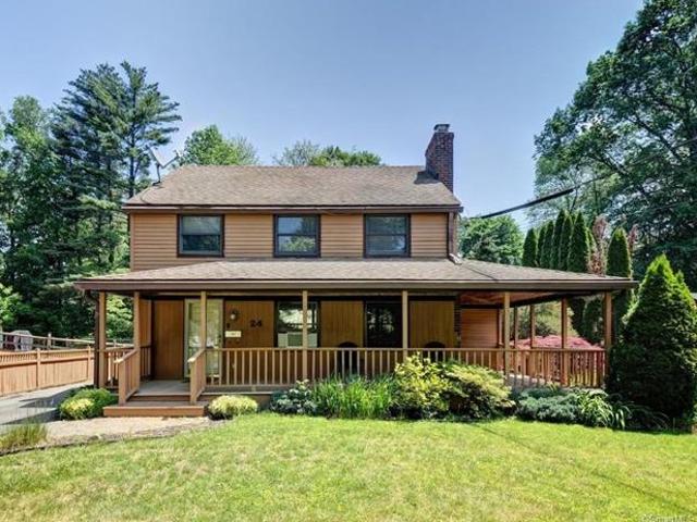 24 Fernbel Ln, West Hartford, CT 06107