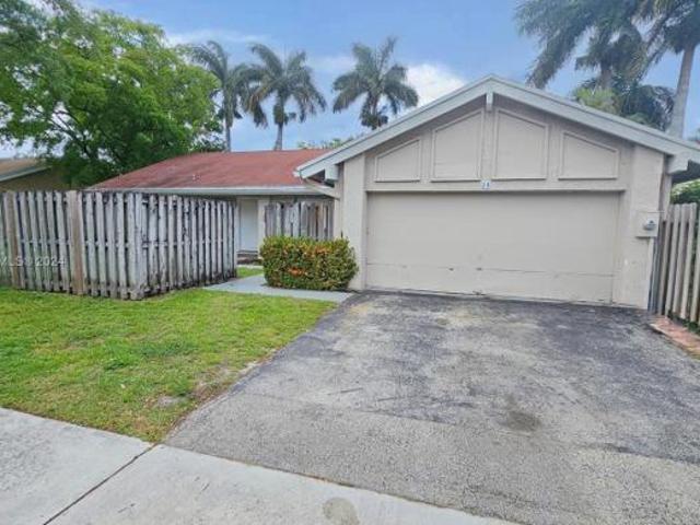 24 Forest Cir, Cooper City, FL 33026