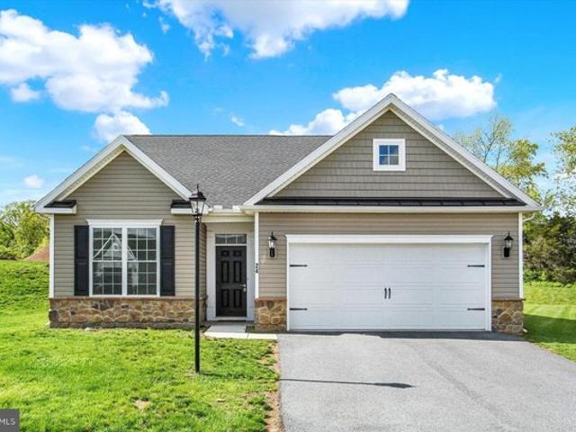 24 Flicker Ct, Gettysburg, PA 17325