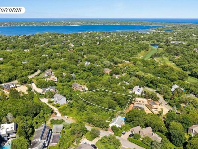 24 Furness Rd, Montauk, NY 11954