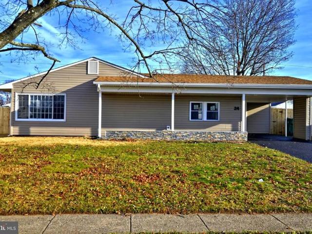 24 Garden Ln, Levittown, PA 19055