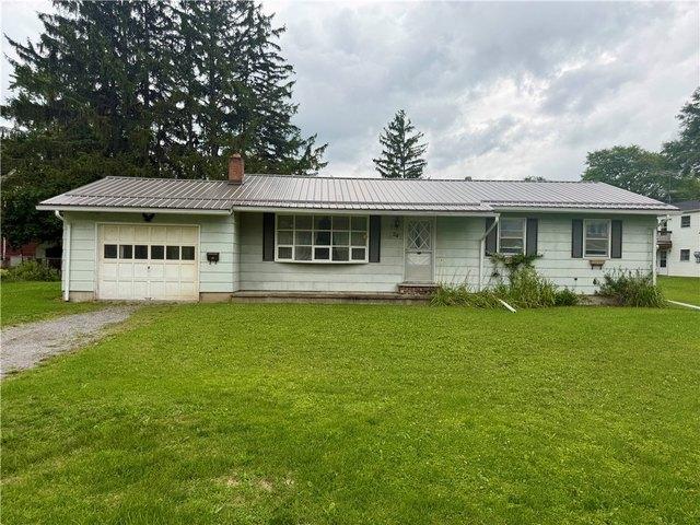 24 Genesee St, Le Roy, NY 14482