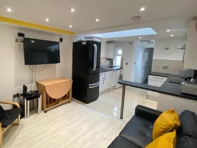 24 George Road, Metchley, B29 6AH, United Kingdom | Room for rent #138261622 | Rentberry