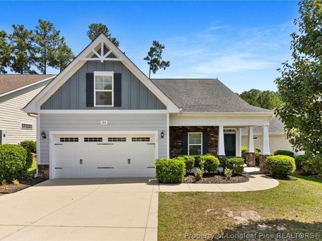 24 Glen Bend Ct, Spring Lake, NC 28390