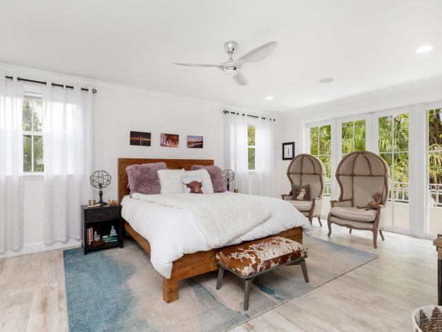 24 Grand Bay Estates Cir, Key Biscayne, FL 33149 | MLS #B26004