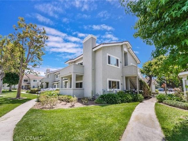 24 Greenmoor Unit 12, Irvine, CA 92614