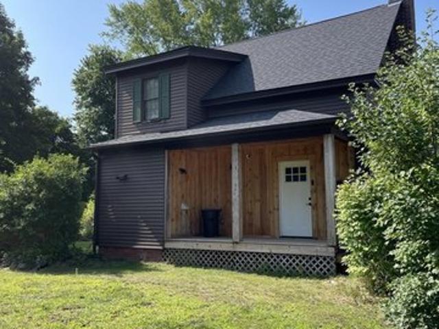 24 Hanson St, Somersworth, NH 03878