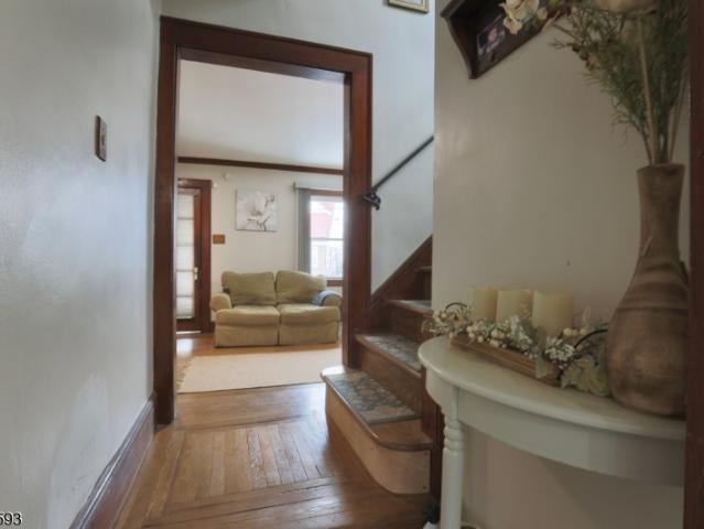 24 Hewitt Ave