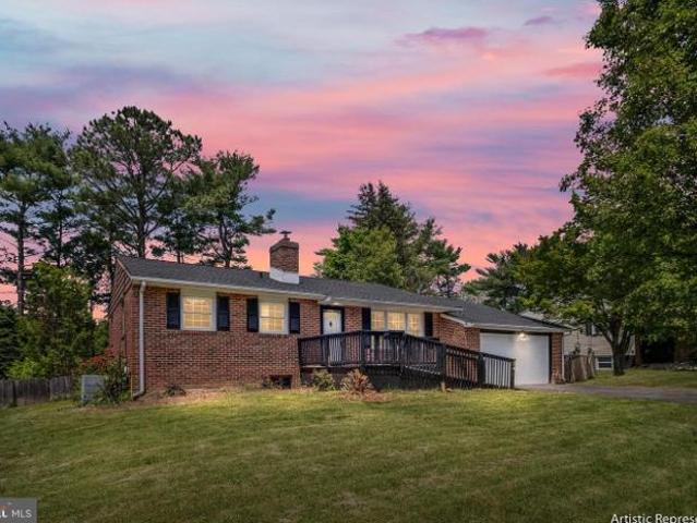 24 Hodgkins Pl, New Castle, DE 19720