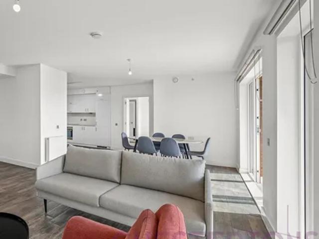 24 Holt Road, London, E16 2DX, United Kingdom | 3 bed apartment for rent #167774485 | Rentberry