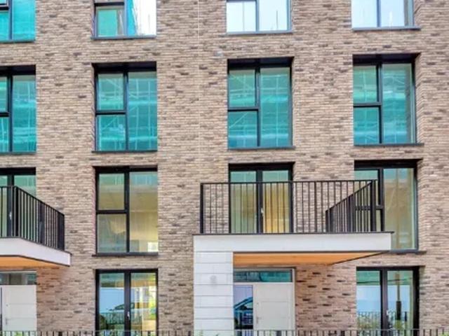 24 Holt Road, London, E16 2DX, United Kingdom | 4 bed townhouse for rent #165993619 | Rentberry