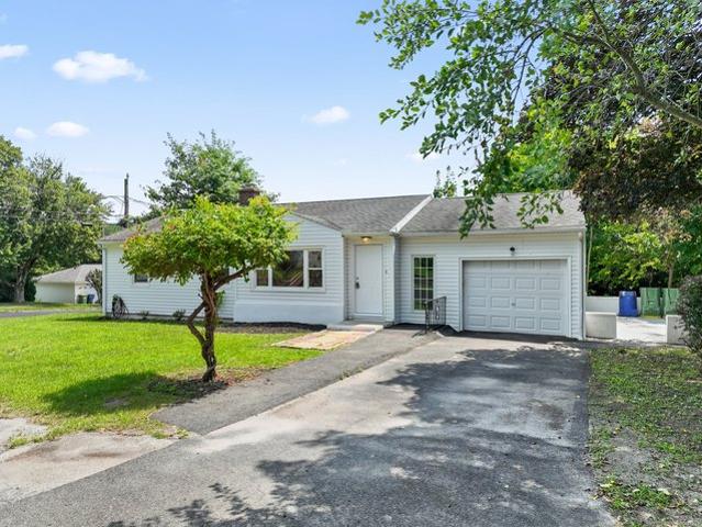 24 Holiday Hl, Waterbury, CT 06704