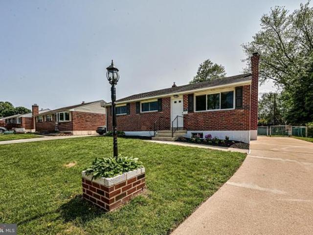 24 Holly Dr, New Castle, DE 19720