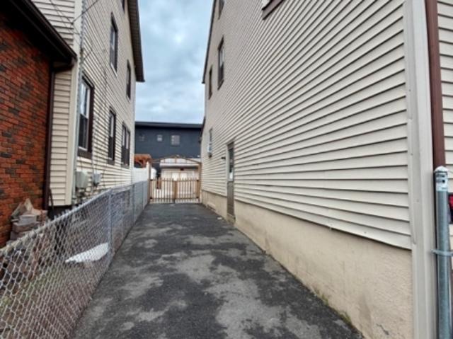 24 Hollywood Ave