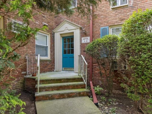 24 Hutton Ave # 6
