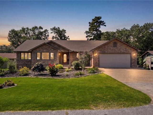 24 Indian Wells Dr, Holiday Island, AR 72631