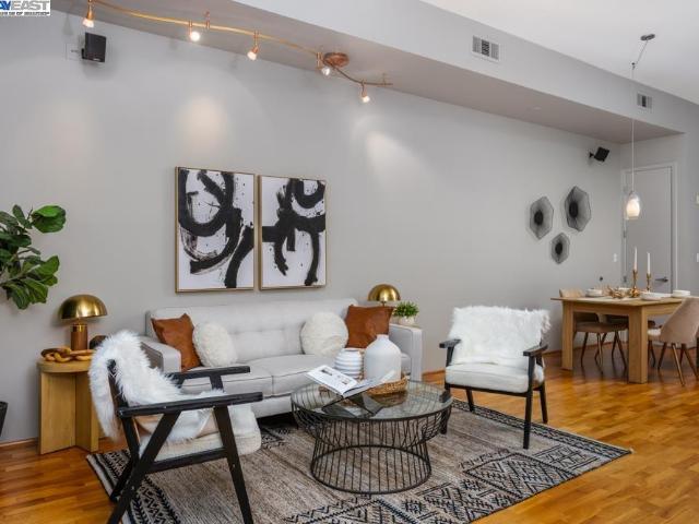 24 Iron Horse Ln
