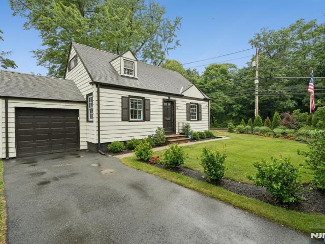 24 Iris Road