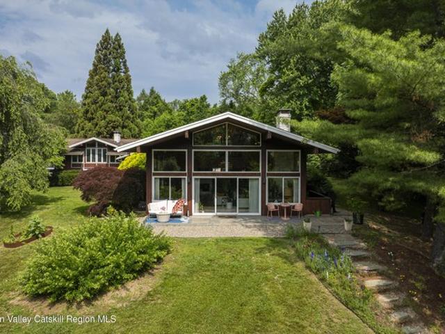 24 James St, Marlboro, NY 12542