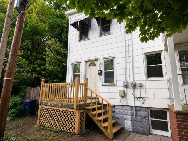 24 Johannis Pl