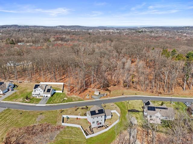 24 Knoll Crest Court