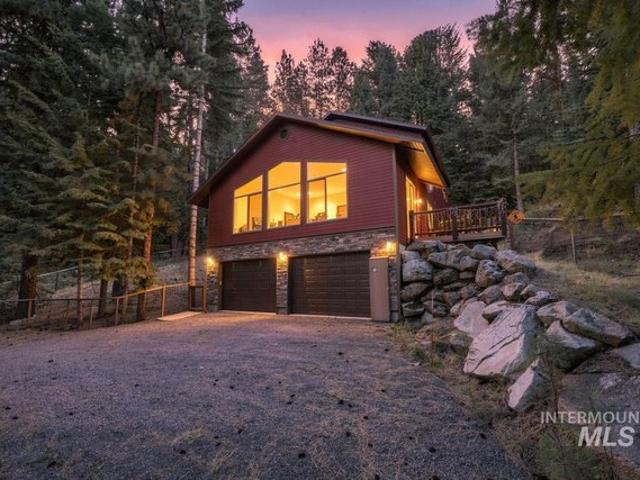 24 Landale Ln, Cascade, ID 83611