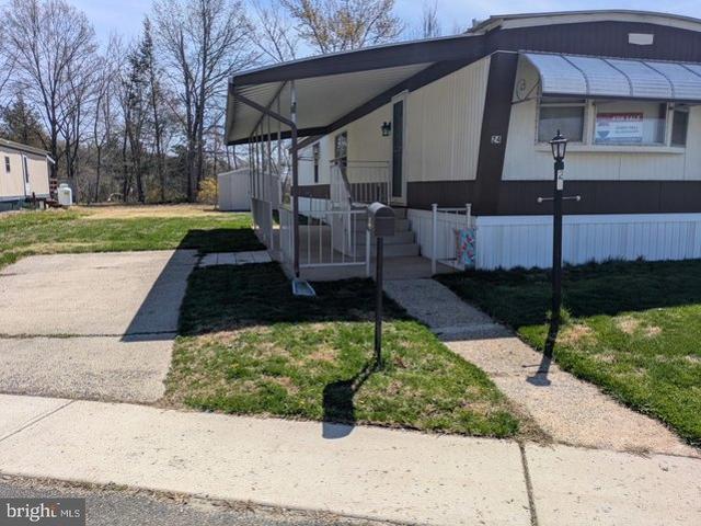 24 Lakeshore Dr, Southampton, NJ 08088