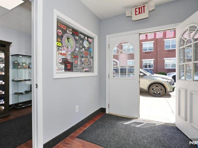 24 Lakeside Avenue