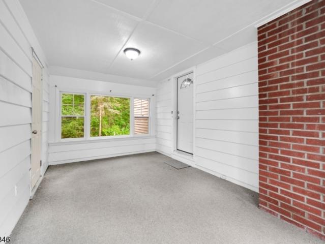24 Lakeside Dr