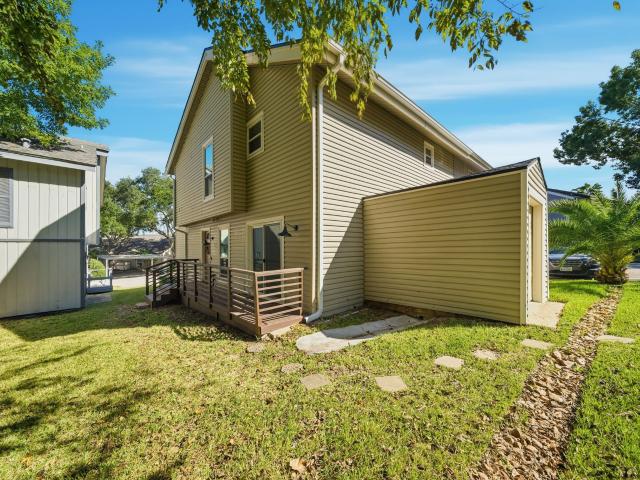 24 Lakeview Village