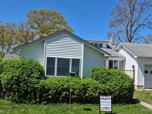 24 Lavender Rd, Rocky Point, NY 11778