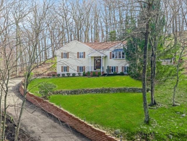 24 Lord William Penn Dr, Morristown, NJ 07960 | MLS #4020 | Compass