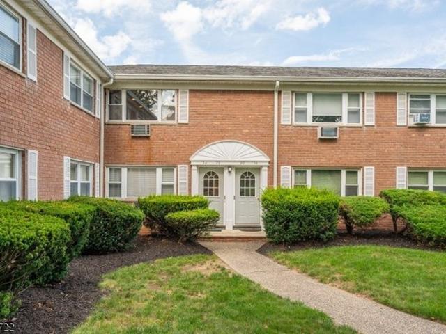 24 Manchester Ct, Wayne, NJ 07470